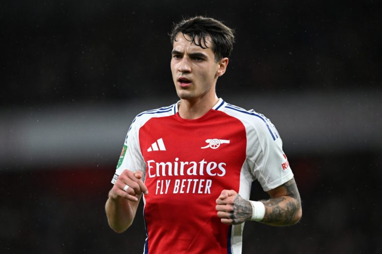 Arsenal chốt giá bán Jakub Kiwior ở Hè 2025
